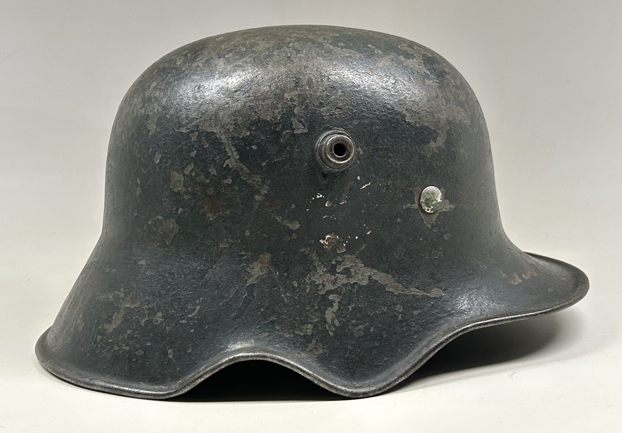 RARE M18 Heer (Army) Reissued ‘Ear-Cut-Out’ Combat Helmet – (ET64)